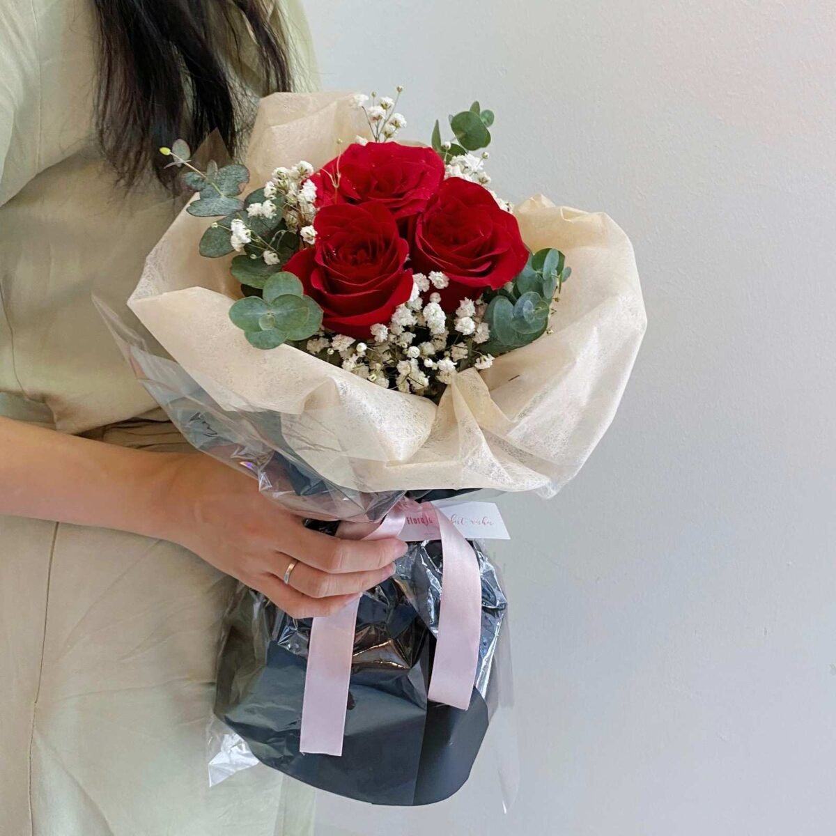 Fresh Flower | 3 Roses - Red - MyFloraland