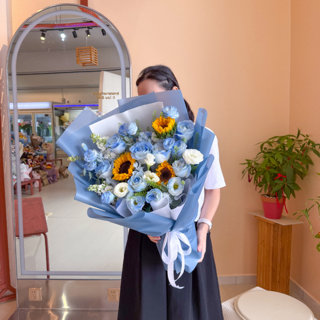 Fresh Flower Bouquet | Dream Lift - MyFloraland